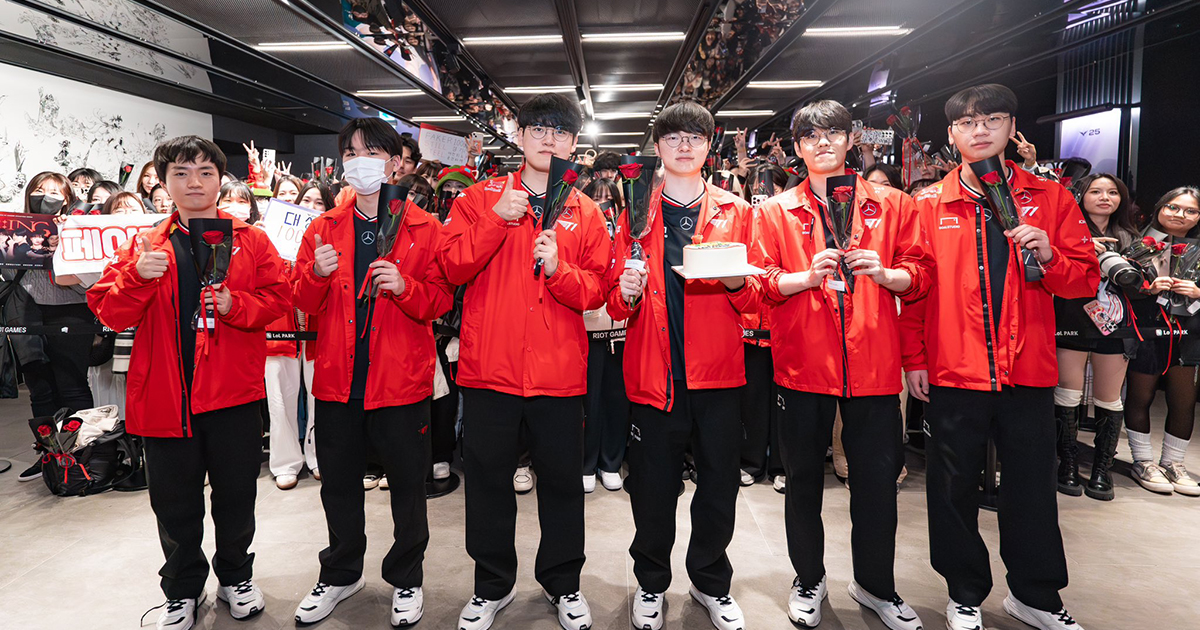 Bất chấp xe tải được gửi đến trụ sở, T1 vẫn hủy diệt KT 2-0, kỉ niệm 1000 games LCK của Faker