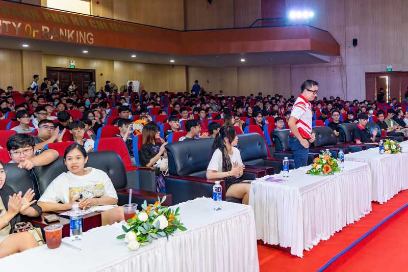 Hàng ngàn game thủ cháy hết mình tại offline chung kết miền Nam - Trung NSOC 2023